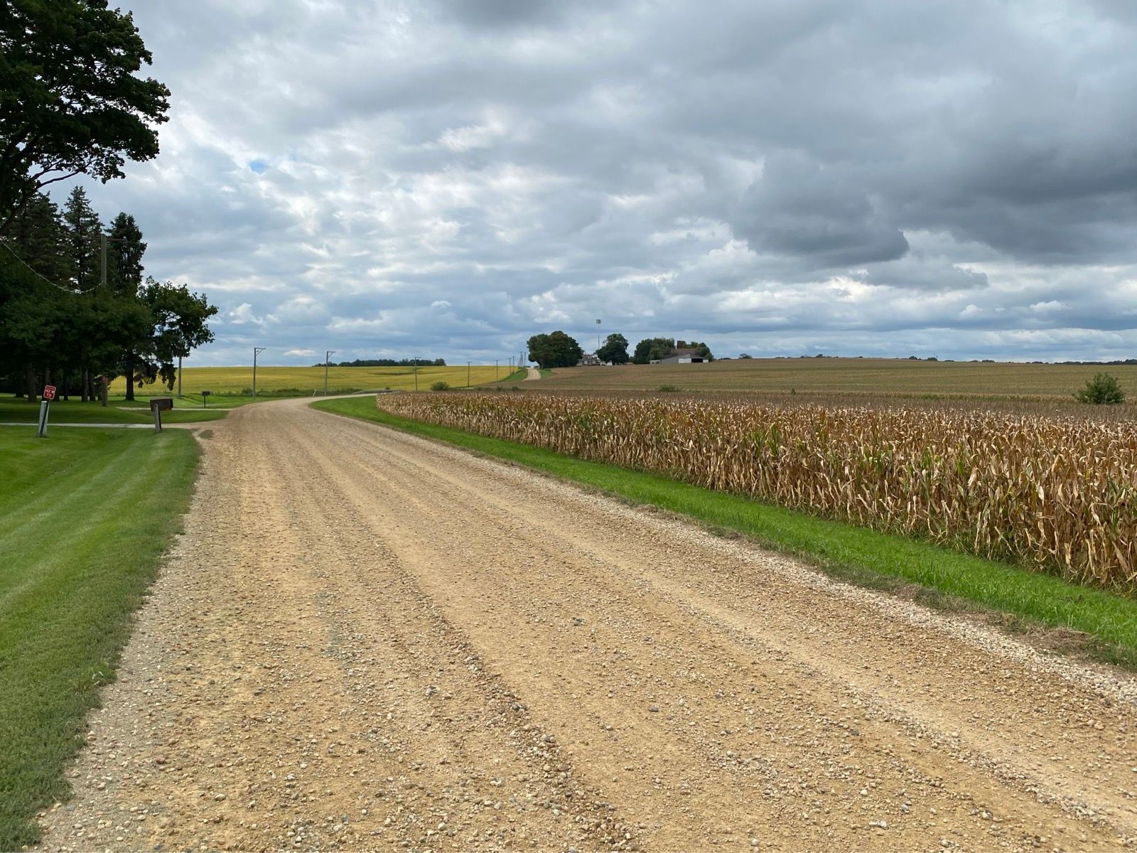 Is riding on straight, farm gravel roads boring to you? : r/gravelcycling